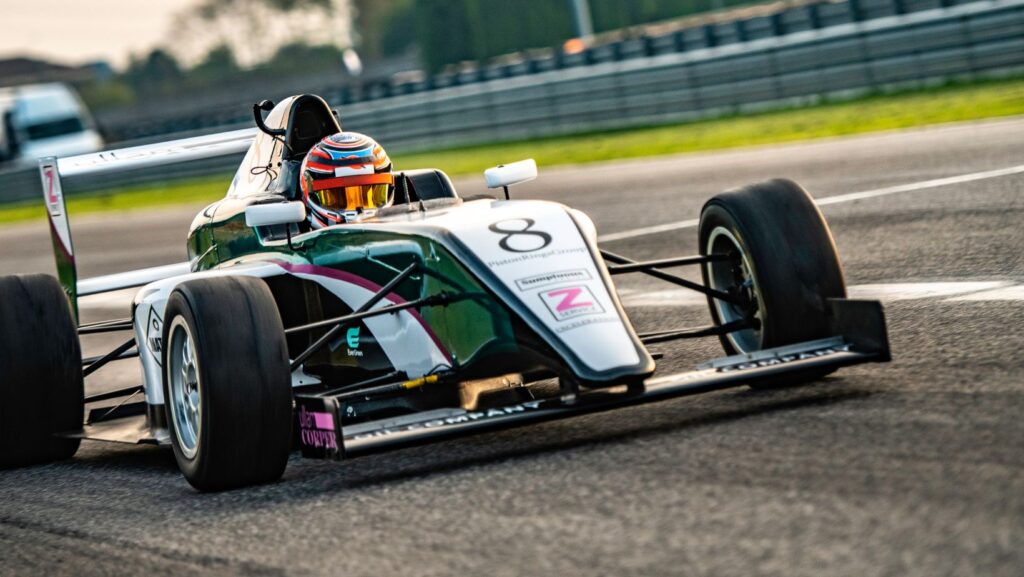 What Is DRS in Formula 1: Understanding the Drag Reduction System ...